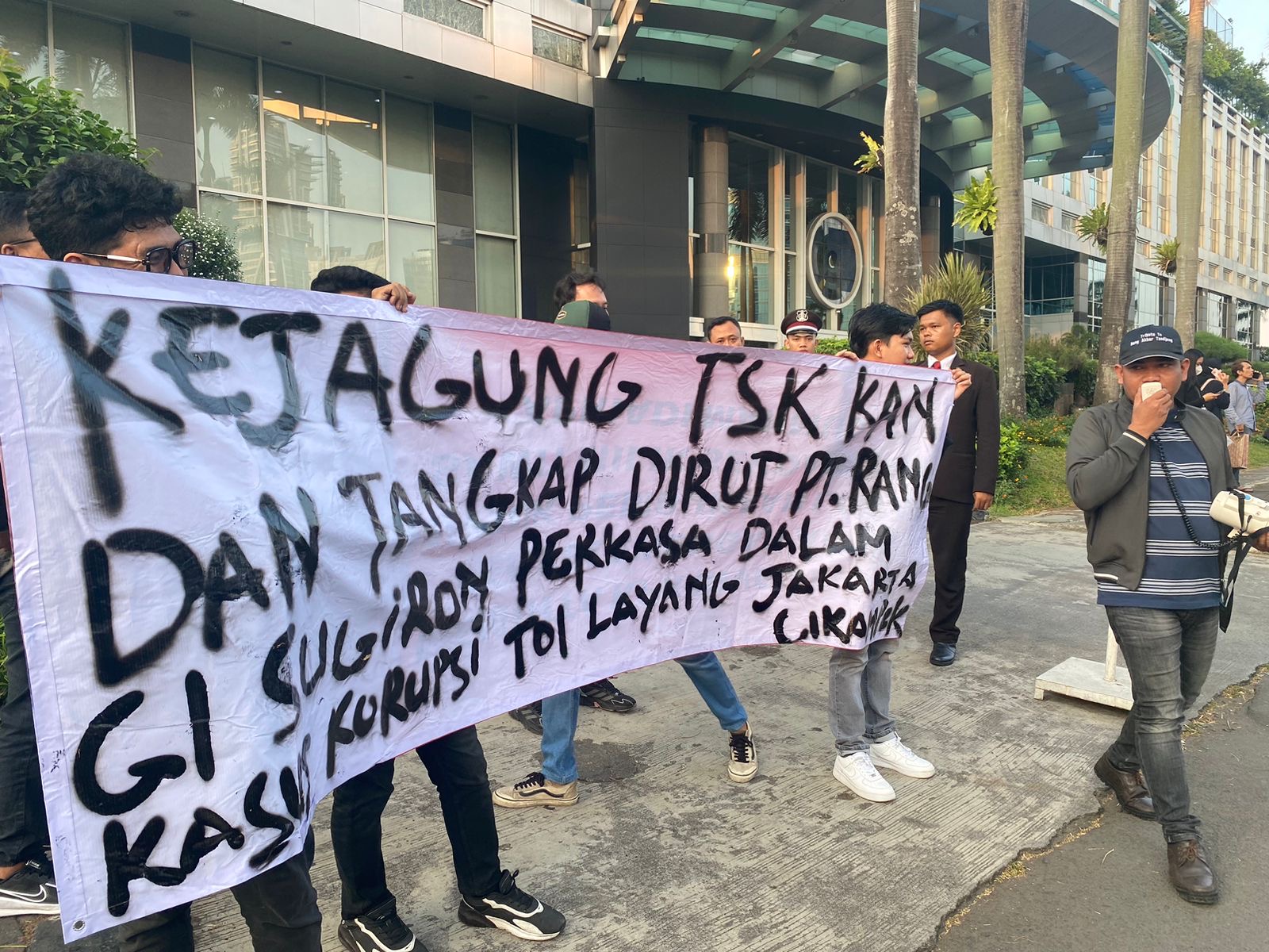 Diduga Terlibat Korupsi Tol Layang Jakarta-Cikampek, Komite Rakyat ...